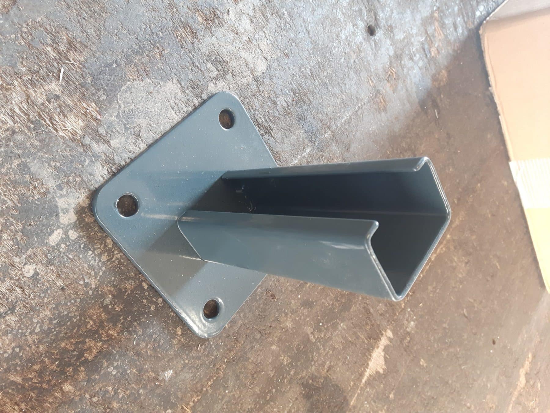 Platine pour poteau rectangulaire 60/40 MRT - Bologne